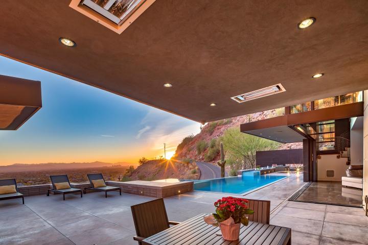2 Gorgeous glass houses high on Camelback Mountain that will take your ...