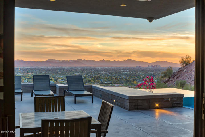 2 Gorgeous glass houses high on Camelback Mountain that will take your ...