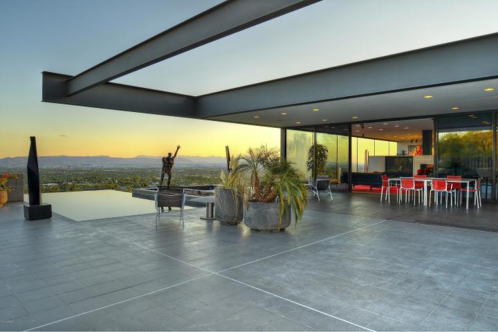 2 Gorgeous glass houses high on Camelback Mountain that will take your ...