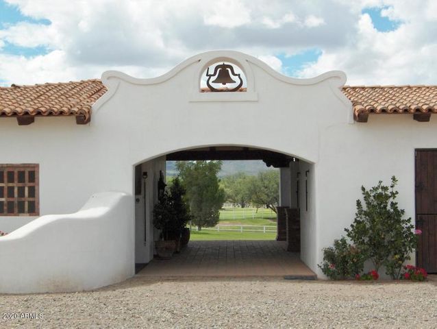 Confined by COVID? Check out this 3,787-Acre Arizona Ranch and give ...